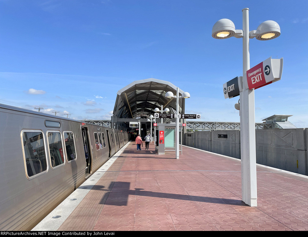 Ashburn VA Metro Terminus of the Silver Line with 7000 series train