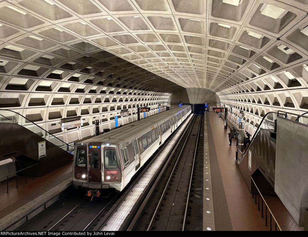 WMATA 6K series train at Crystal City Station