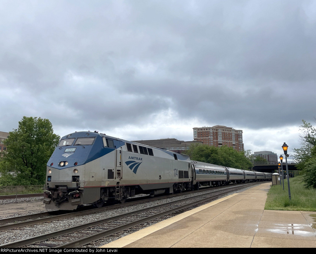 A northbound Amtrak Northeast Regional arriving into Alexandria Station ...