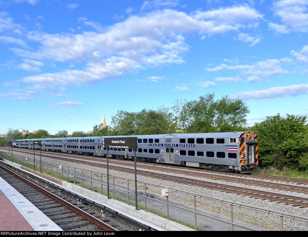 NB VRE passing Braddock Rd Station