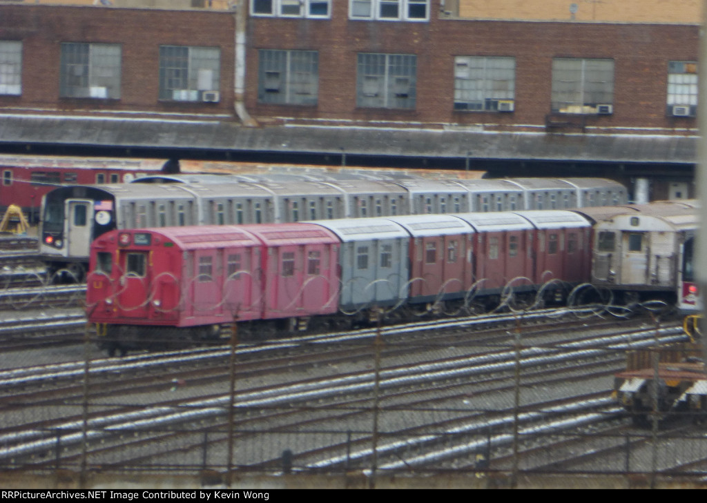 NYCT IRT Main Line R33s in 207 Street Yard