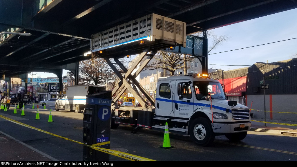 NYCT track inspection unit on the Flushing Line el at 65 Street