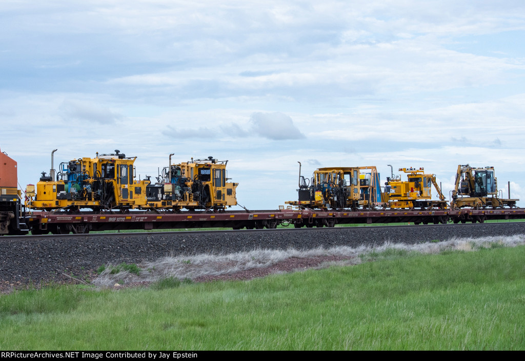 MOW train near Ethridge 1