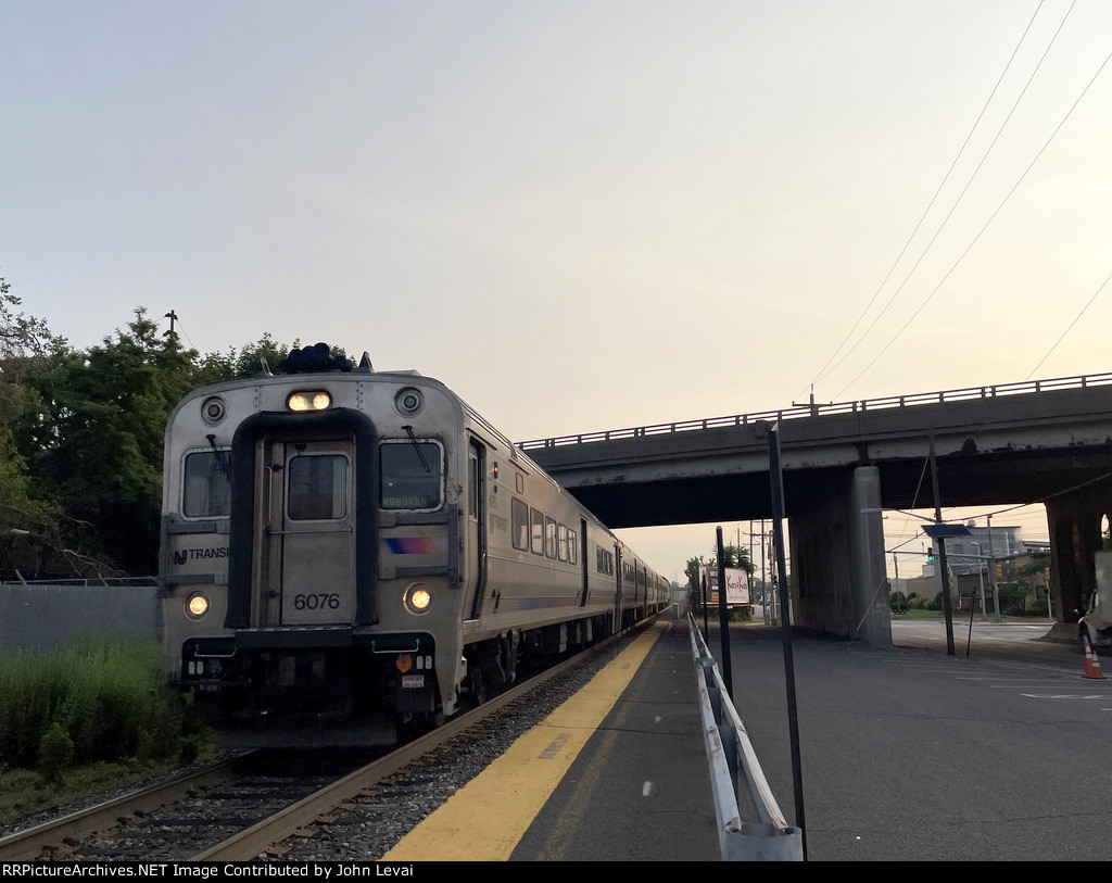 NJT Comet V Cab Car leading NJT Train # 1604 into Teterboro Station