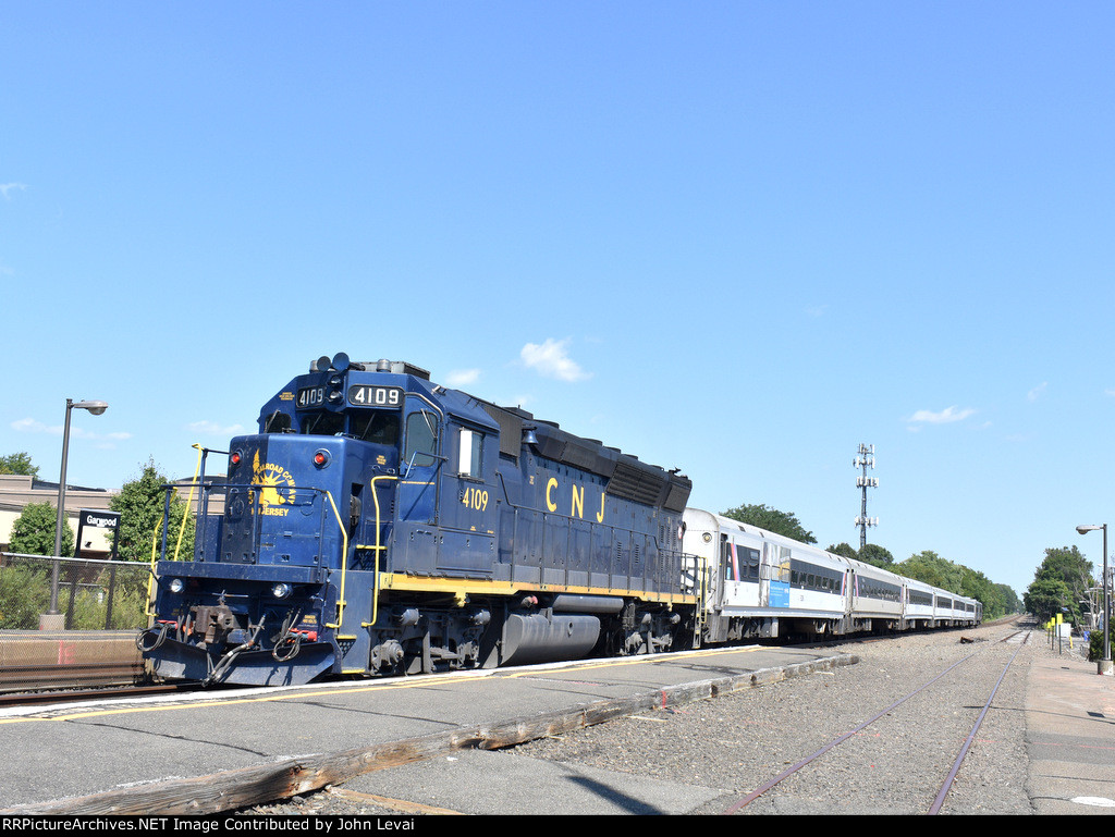 GP40PH-2 # 4109 in the Ex-CNJ colors is back home again pushing NJT ...