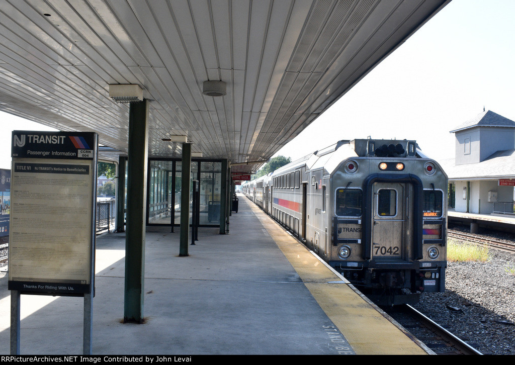 Eastbound NJT Train # 5524 arriving into the station behind Multilevel ...