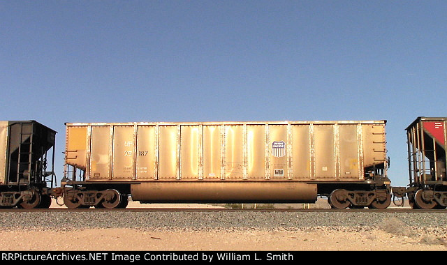 EB Empty Unit Open Hooper car Frt at Erie NV -60