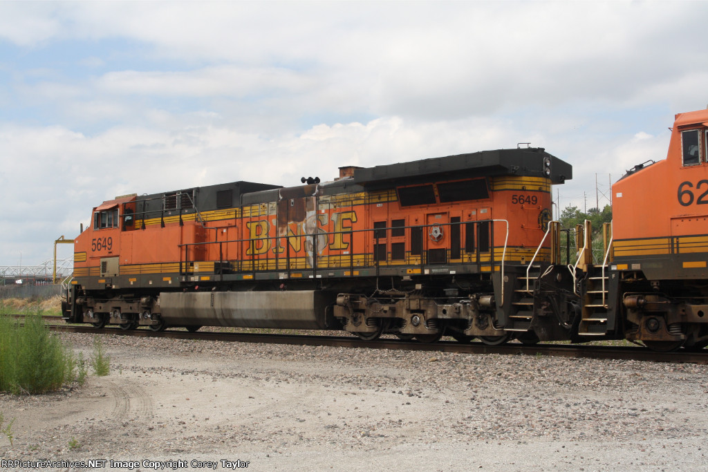 BNSF 5649