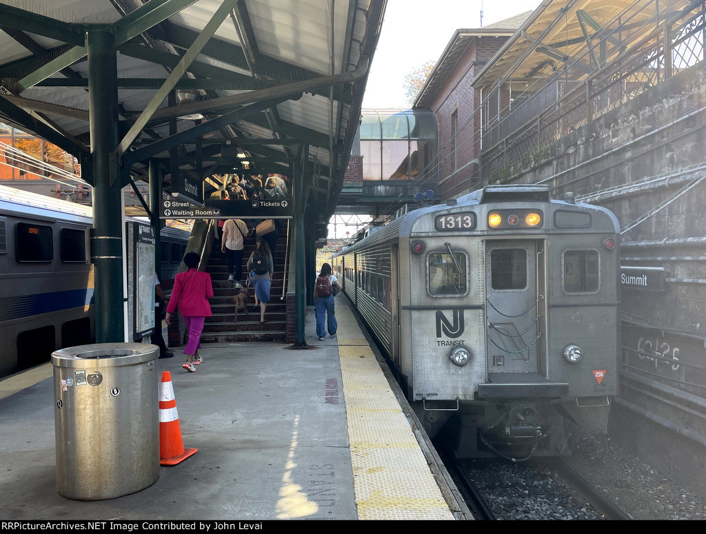 NJT Train # 721 at Summit Station on the wall track