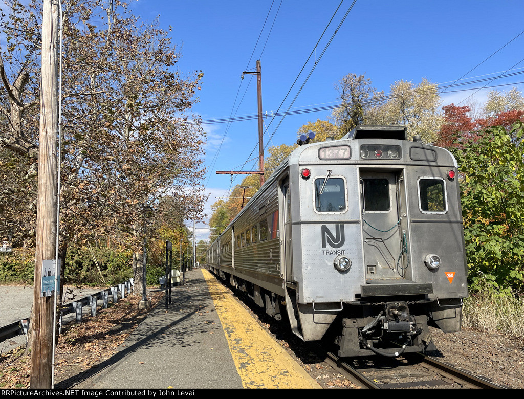NJT Train # 721 heads away from the Basking Ridge Station toward ...