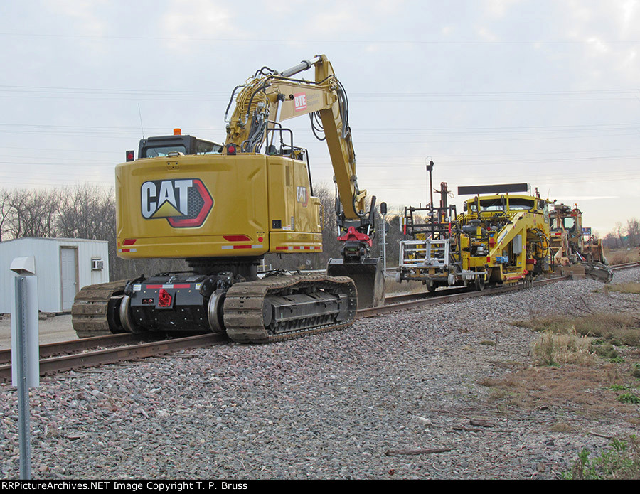 BTE-325 Hi-Rail Excavator, CN 9111, CN 62571