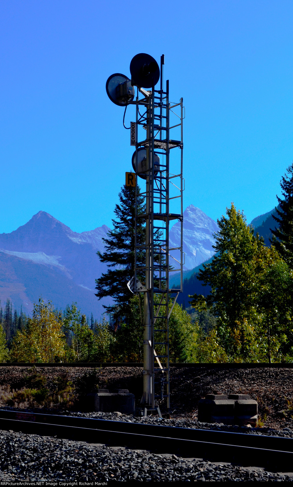 Roger Pass (Illecillewaet Valley). Signal near the West end of Mount ...