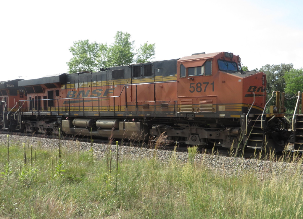 BNSF 5871