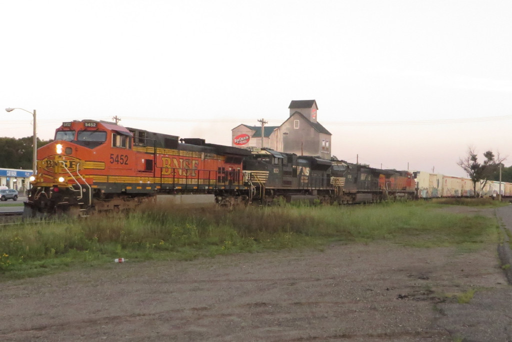 BNSF 5452 East
