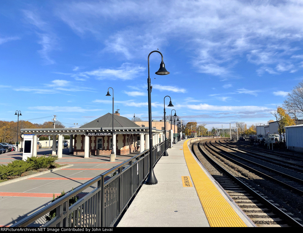 Looking east from a pedestrian bridge conencted to the depot-the LIRR ...