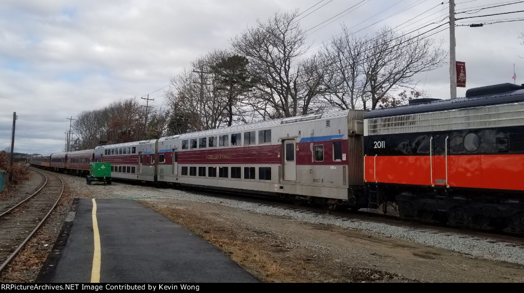 Cape Cod Central C1 bilvel coach 3007 (ex-LIRR)
