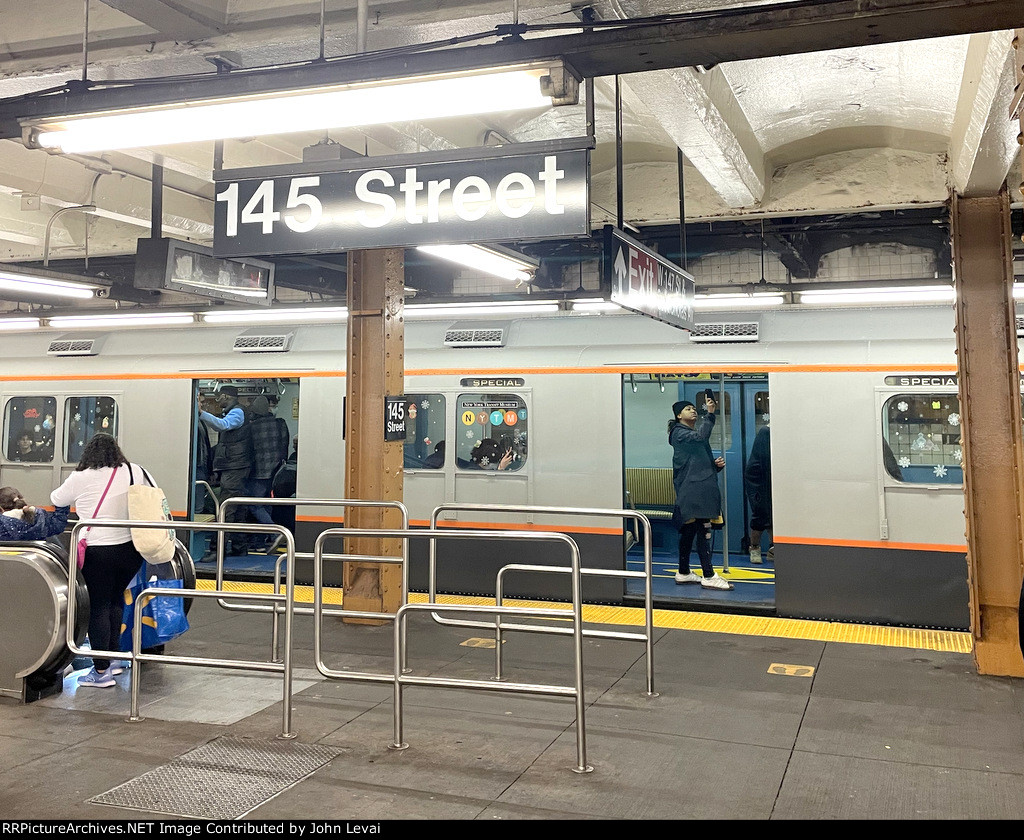 Holiday Train at 145th Street Sta