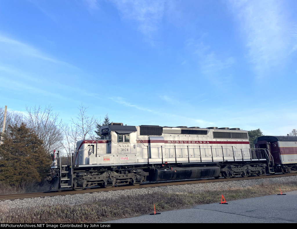 Side View of NYS&W SD40-2 # 3024