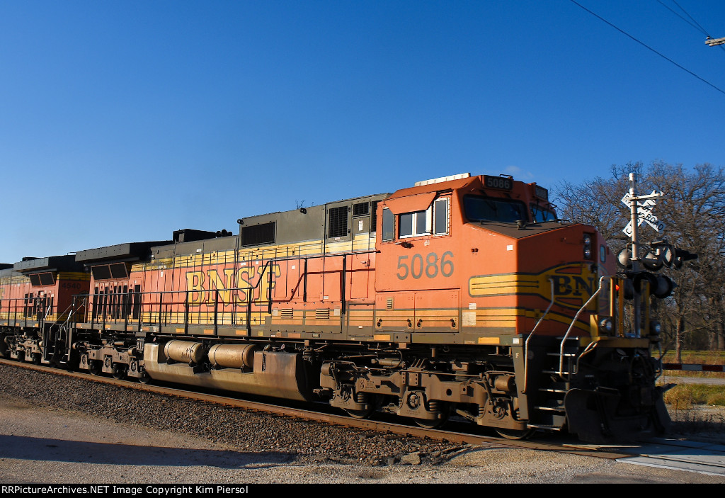 BNSF 5086 Pusher