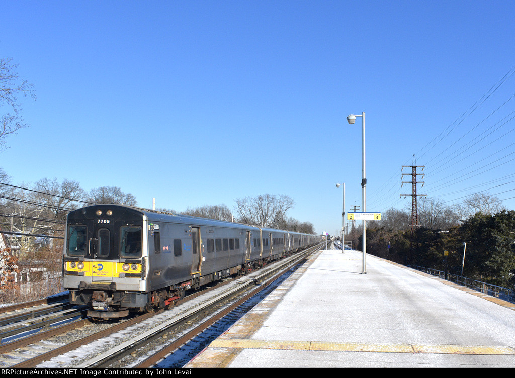LIRR M7 Set running west on the Main Line