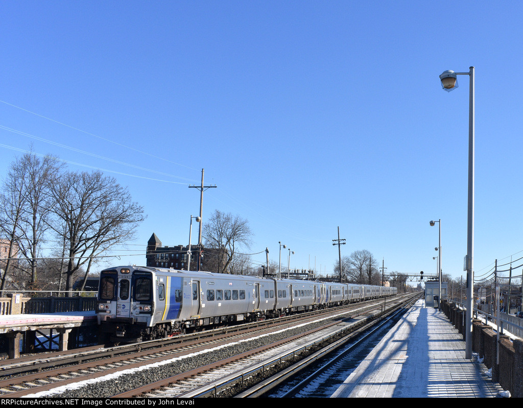 Westbound LIRR Train # 7517 with an M9 Set