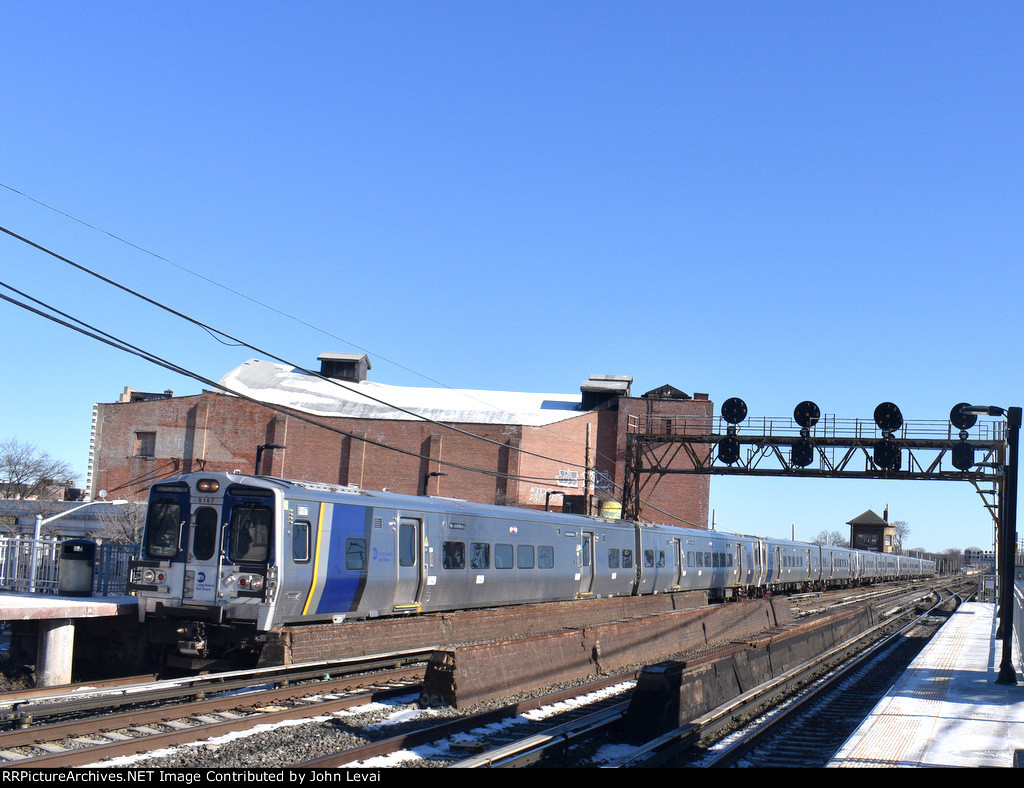 M9 Set arriving heading toward Manhattan
