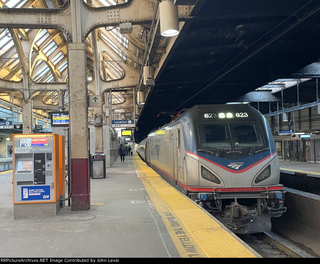 Amtrak Train # 661 arriving into NWK Penn Station