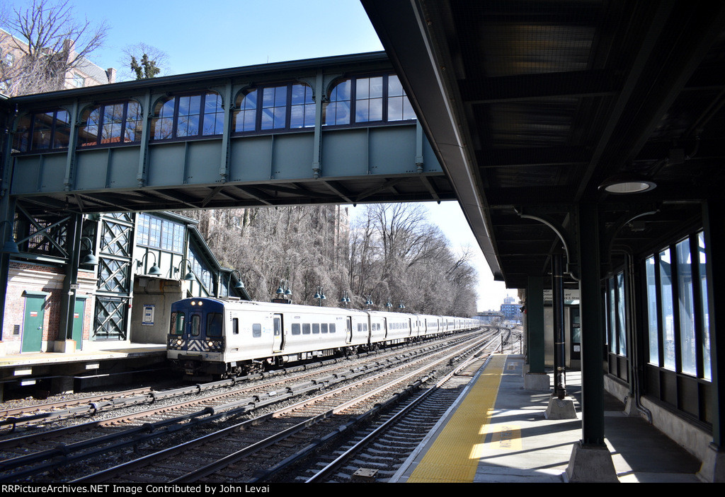 Northbound MNR Train # 741 with an M7 set approaching Glenwood Station