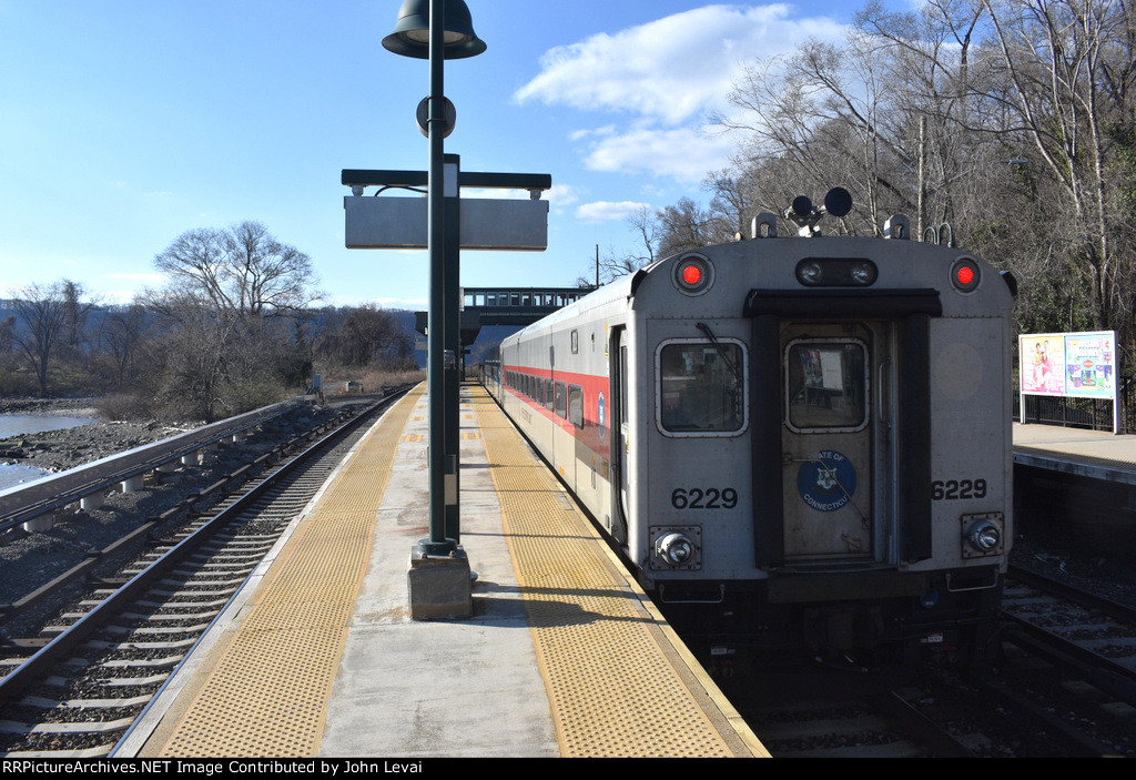 CDOT Shoreliner Cab Car trailing on MNR Train # 847