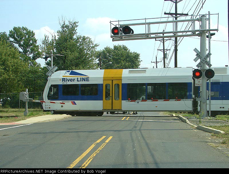 NJT River LINE DLRT