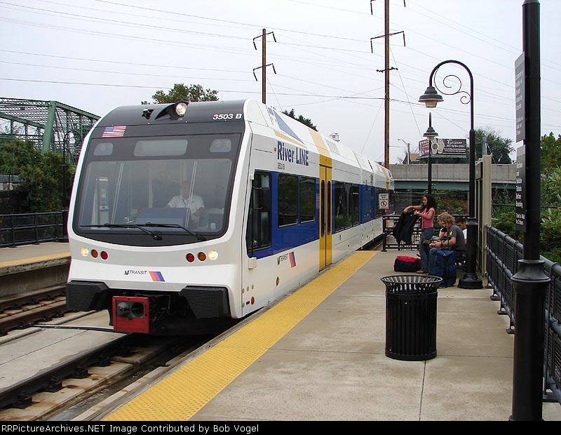 NJT River LINE DLRV