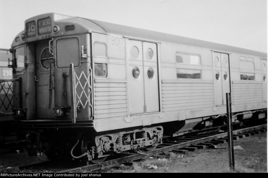 UntBMT Budd R-11 8017 Yard