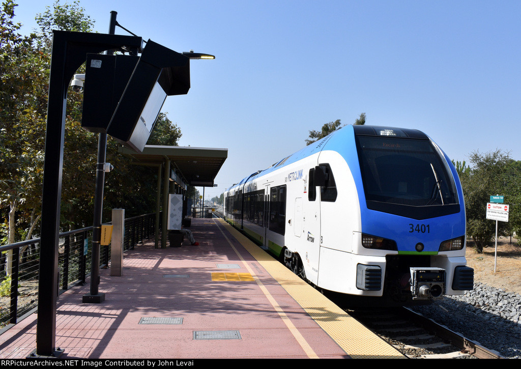 Eastbound Metrolink Arrow train at Redlands-ESRI Station