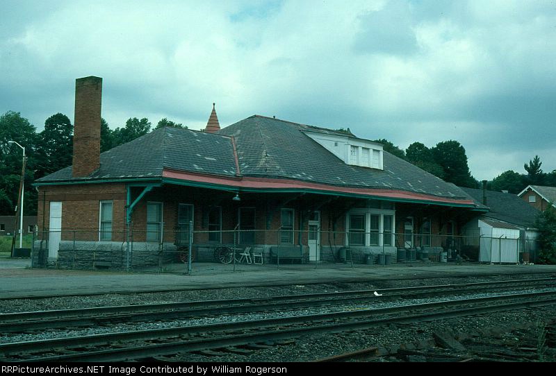 Delaware and Hudson Railway Station (Trackside View)