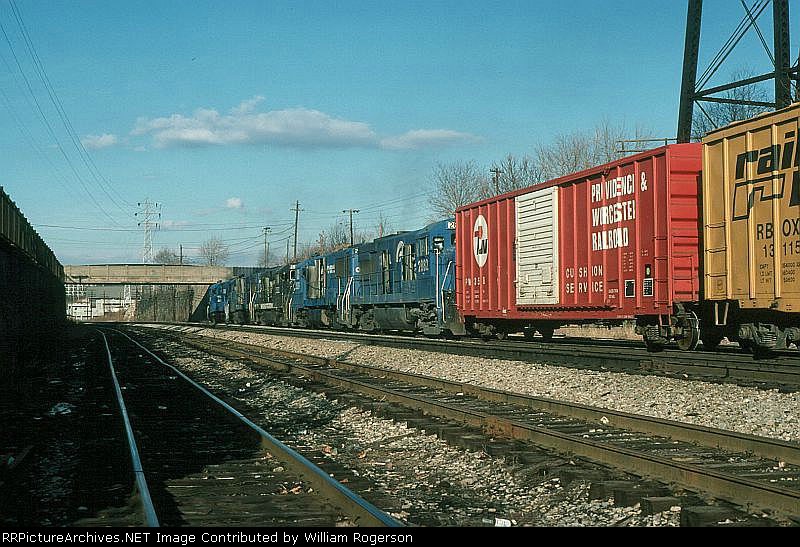 Northbound Conrail Mixed Freight Train led by GE U25B No. 2562 and four ...