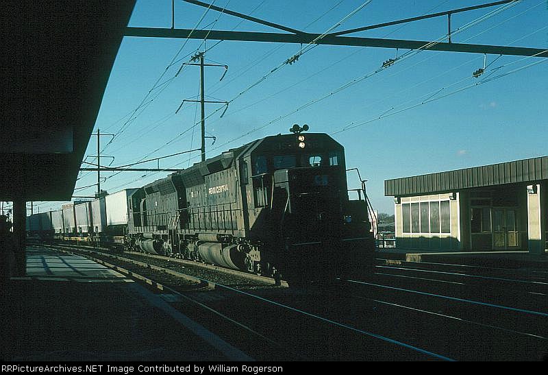 Northbound Conrail TOFC Freight Train led by EMD SD40 No. 6158