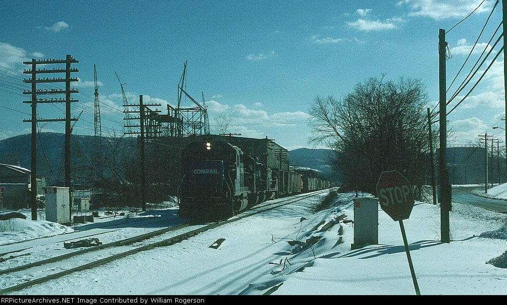 Northbound Conrail (CR) Mixed Freight Train