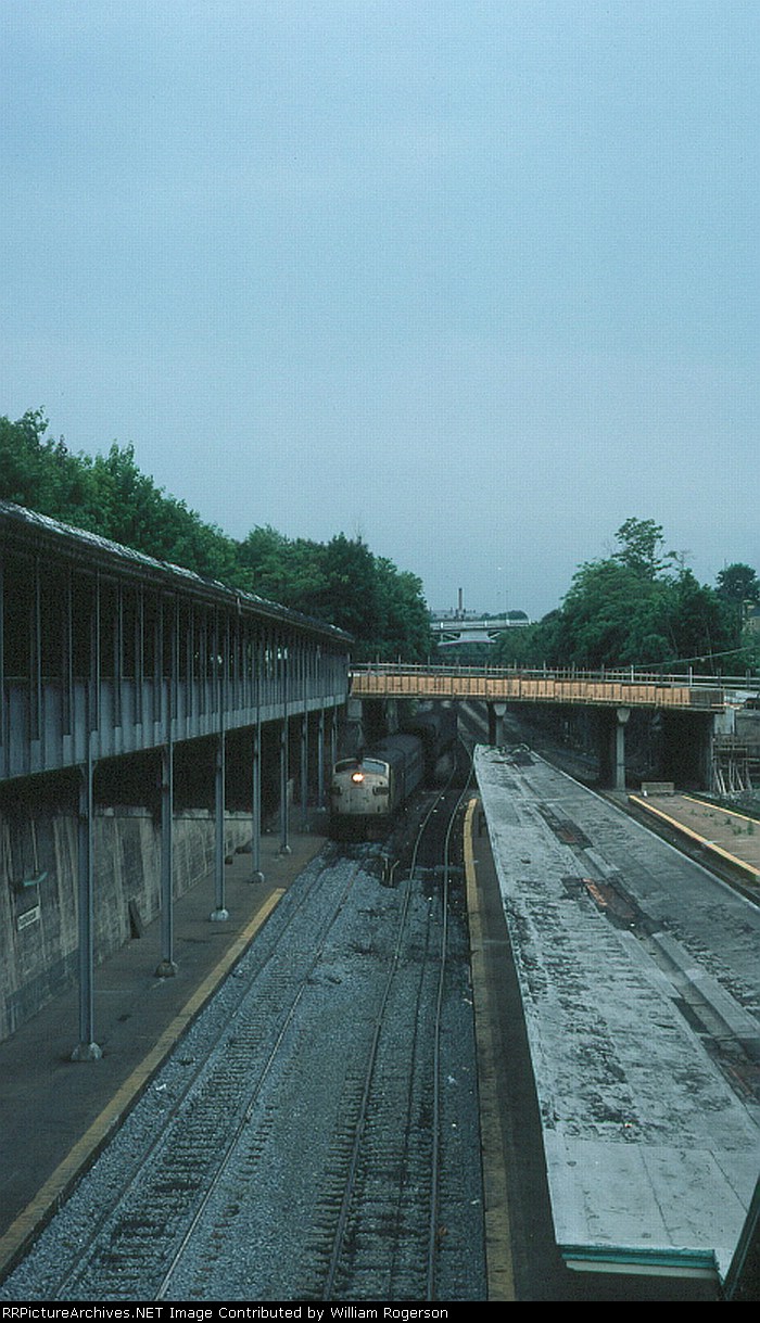 Northbound Metropolitan Transit Authority (New York - MTA) Commuter ...