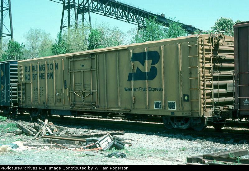 Burlington Northern Railroad Company "Western Fruit Express" Reefer No ...