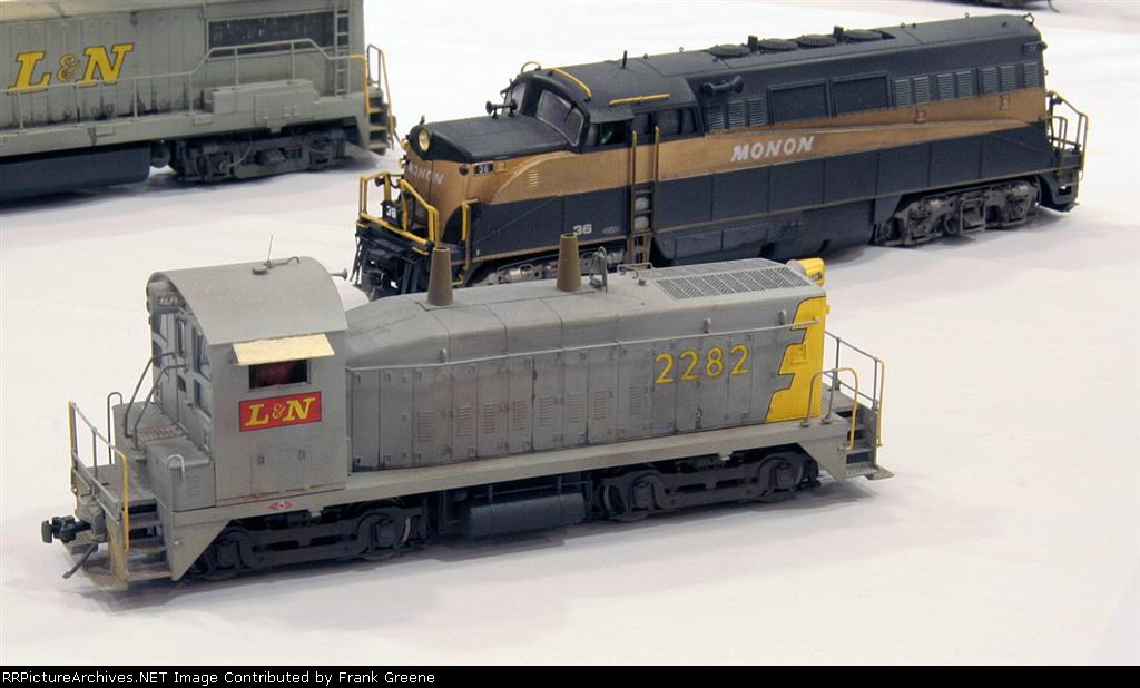 Stuart Thayer - L&N SW9 2282 and Monon BL2 36