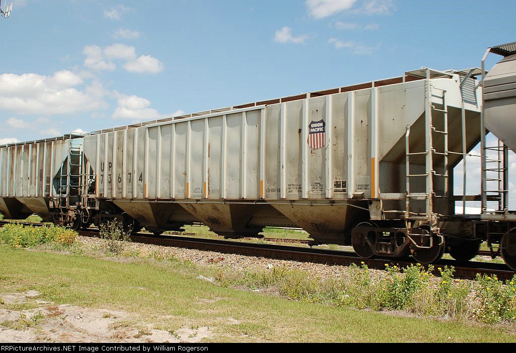 Union Pacific Railroad (UP) Covered Hopper No. 73674