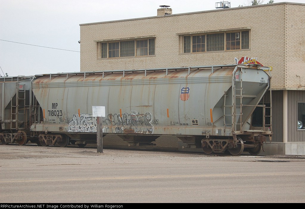Union Pacific Railroad (MP) Covered Hopper No. 718023
