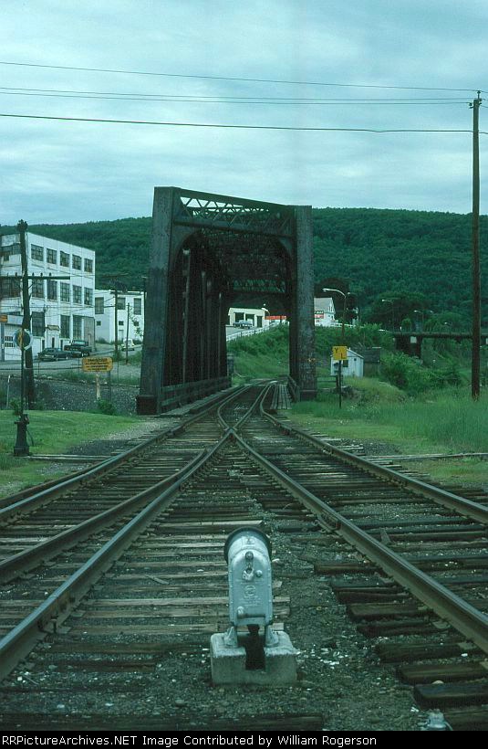 Truss Bridge with Gauntlet Track