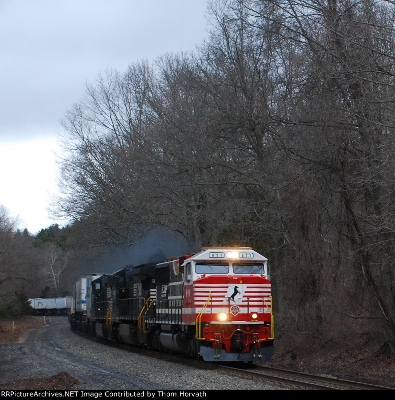 NS 911's "Honoring First Responders" leads 20E thru the S-Curves