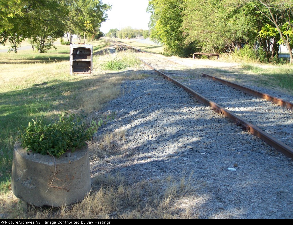 Looking North (note the old distance approach signal)