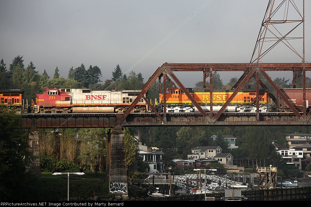 BNSF 771 and 4784