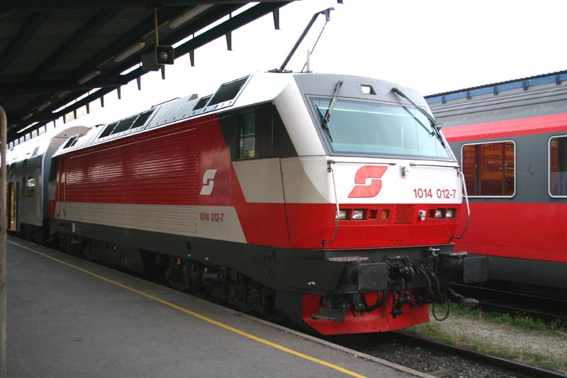 OBB Double Decker Passenger Service at Wien Westbahnhof