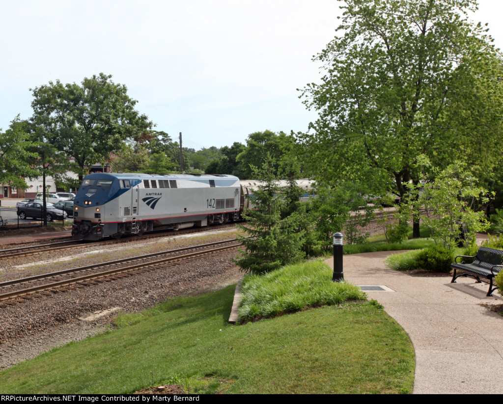 AMTK 142 With Train 311
