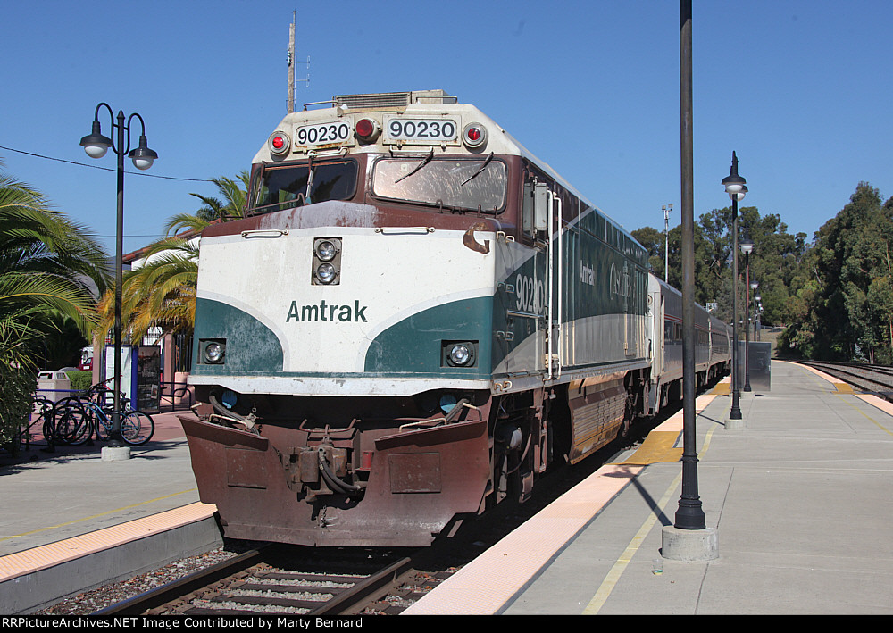 Amtrak Non-Powered Cab Unit (NPCU) 90203 Sure Needs a Paint Job