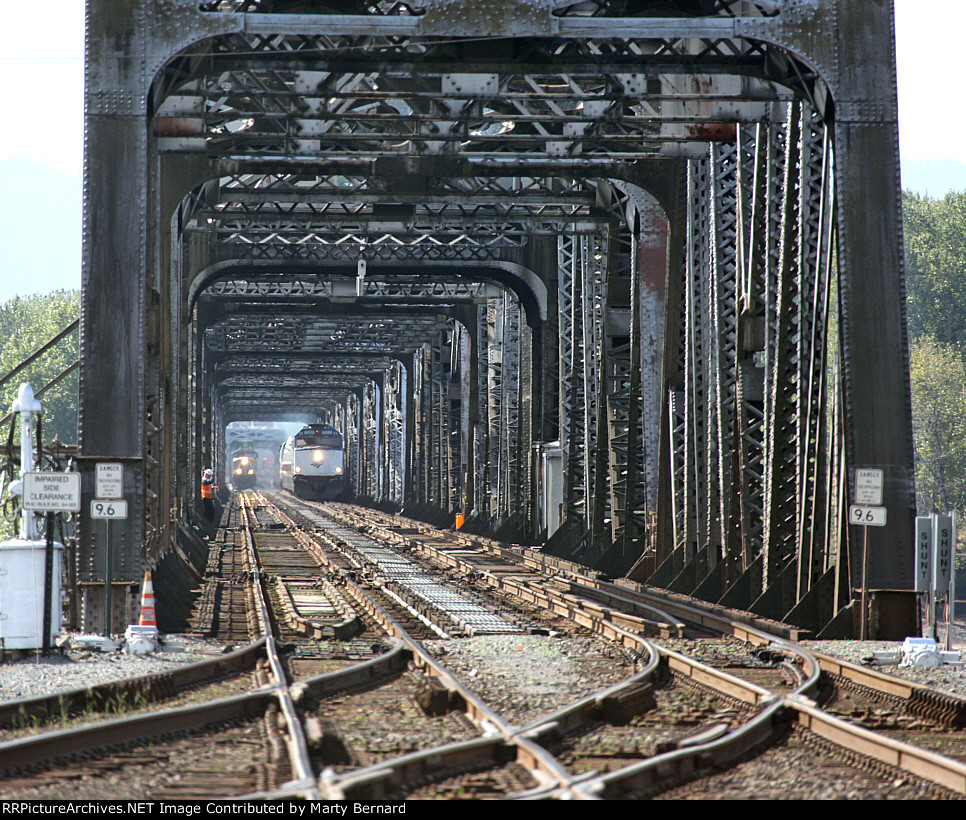 Train 506 on the BNSF Columbia River Bridge